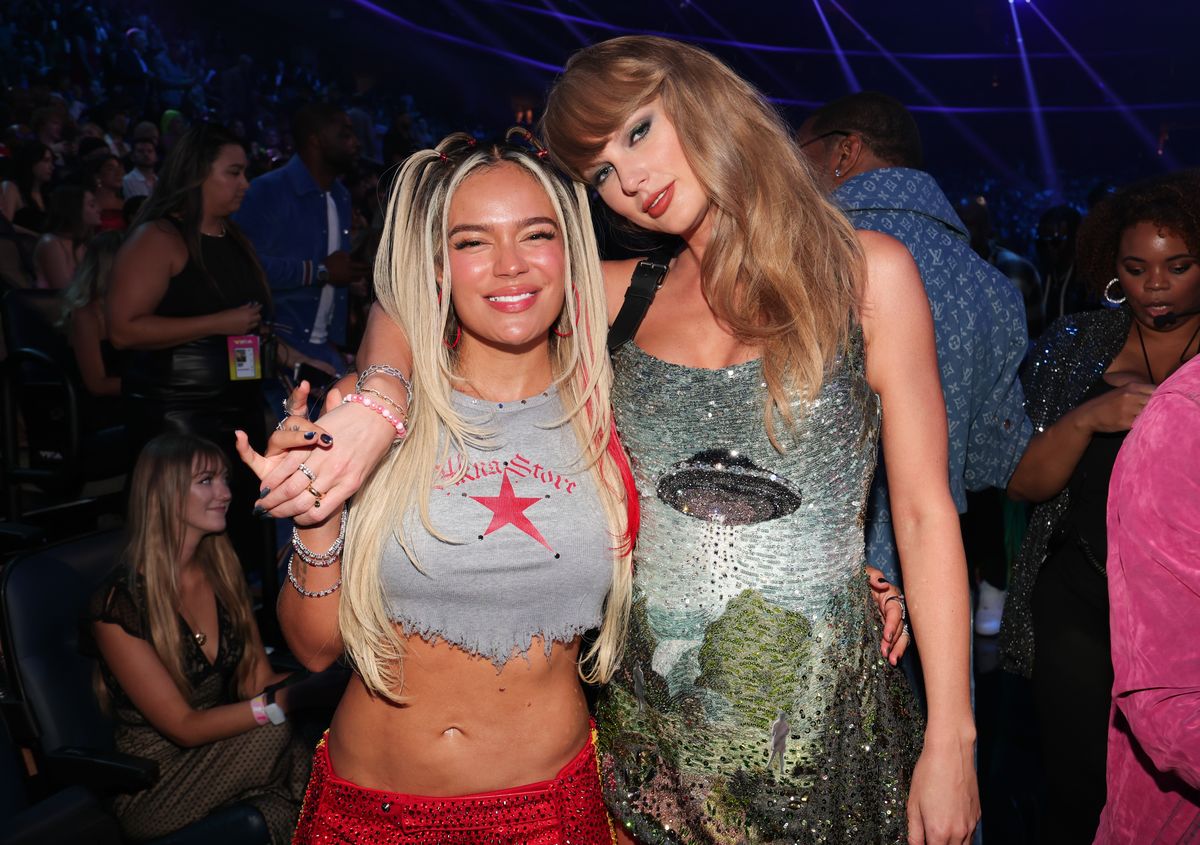 Karol G goes viral dancing with Taylor Swift at the VMAs | OMG Celeb Karol G goes viral dancing with Taylor Swift at the VMAs | OMG Celeb
